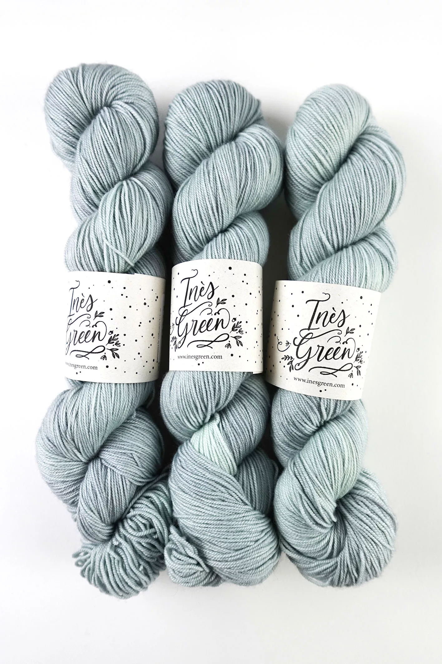 Au cœur des Fjords - Laine gris bleuté lumineuse teinte à la main ...